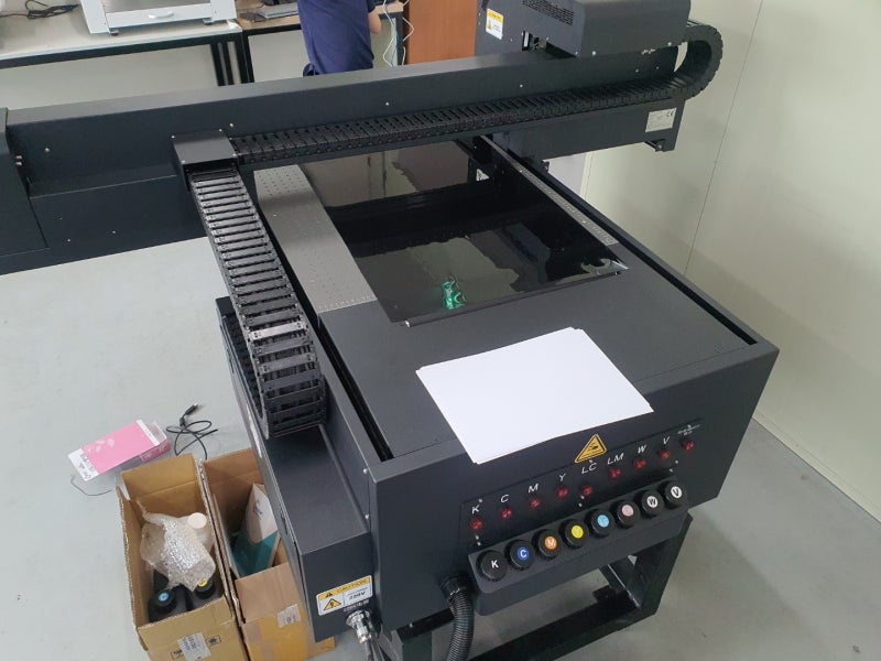 대구 장애인보호작업장 인쇄장비 설치 Uv프린터led프린터돔보컷팅기메이커스페이스okic942판촉물제작오키연포장와이피엘디지컷프로디지털인쇄기 전문기업 온누리