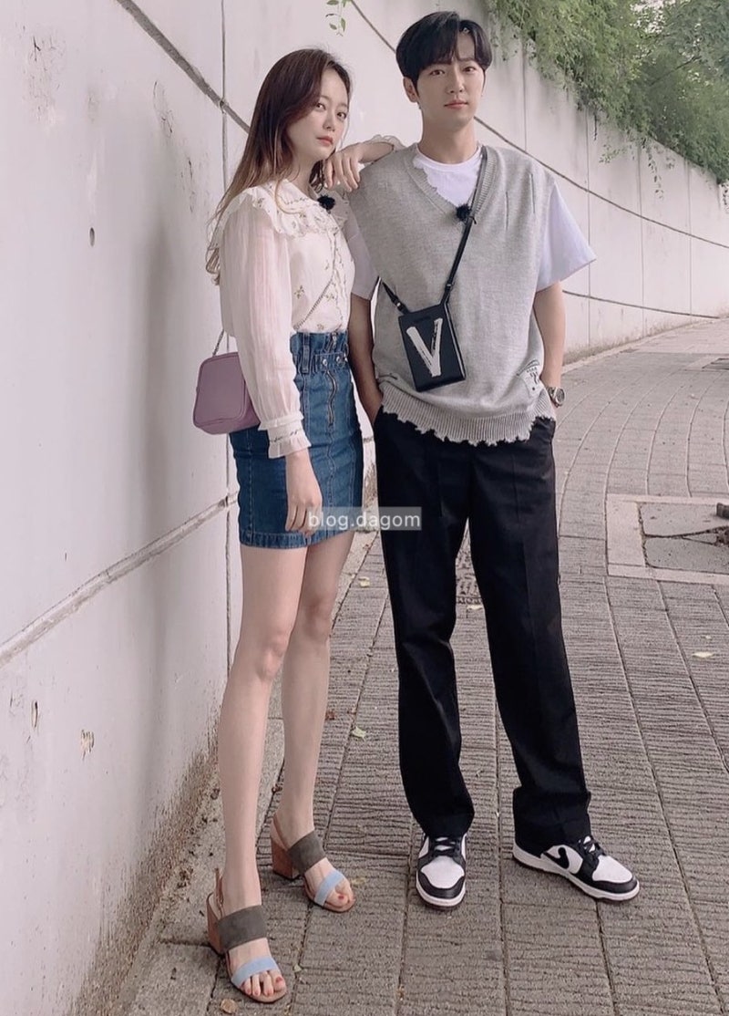 식스센스2 5회 전소민 블라우스 가방 구두 청치마 오나라 원피스 귀걸이 목걸이 유재석 이상엽 가방 옷 패션