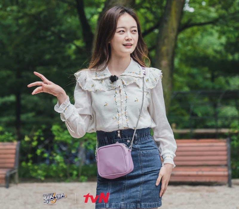 식스센스2 5회 전소민 블라우스 가방 구두 청치마 오나라 원피스 귀걸이 목걸이 유재석 이상엽 가방 옷 패션