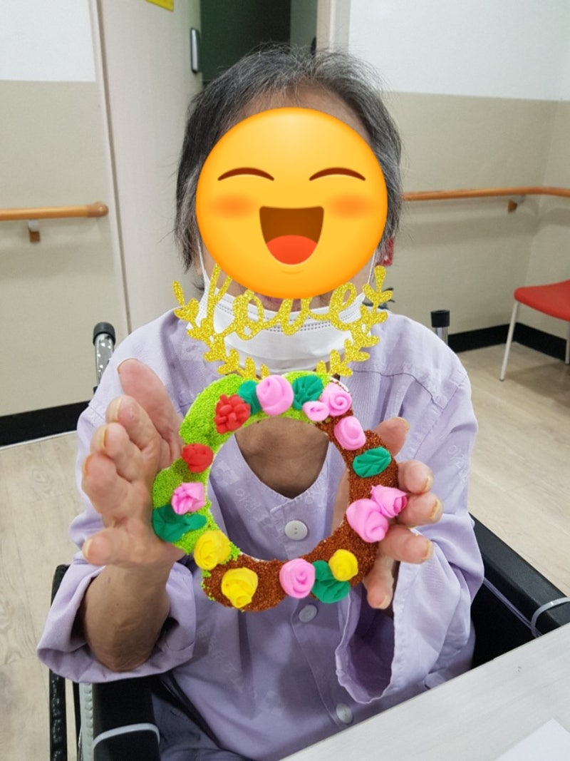 클레이 이용 꽃 리스 만들기 치매예방 및 노인미술인지활동 프로그램통해 꽃구경해요 네이버 블로그