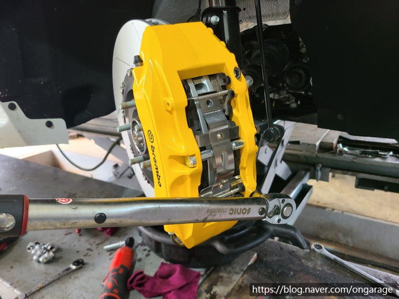 [온게러지]기아 올 뉴 카니발 KA4 + 네오테크 NF6P EX + 네오테크 리어 NF4P + HEL 브레이크 호스 + 단조 하우징 380MM 디스크 로터 + 카니발 ...