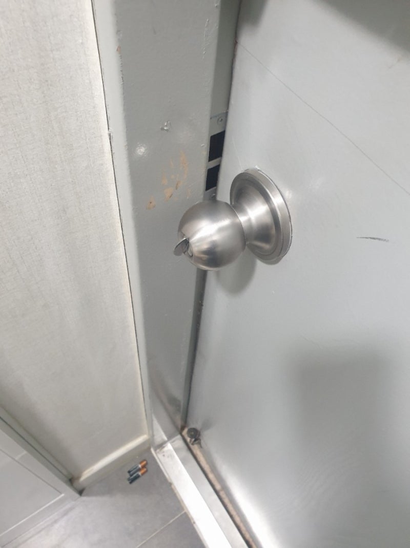 수원 권선구 성지아파트 현관문이 뻑뻑해서 안닫아지고 손으로 잡아 당겨야만 닫히는 문수리 네이버 블로그