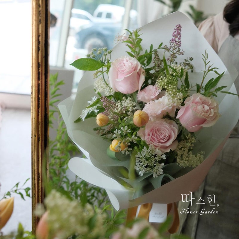 서초동꽃집 남부터미널꽃집 예술의전당꽃집 교대꽃집 따스한 여자친구 꽃다발 핑크 장미 망고튤립 꽃다발 네이버 블로그