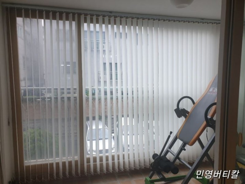 서울 강서구 우장산동 저층아파트 앞베란다 옆베란다 버티컬 버티칼 설치 콤비 우드 알루미늄 롤스크린 홀딩도어 자바라 공장직영