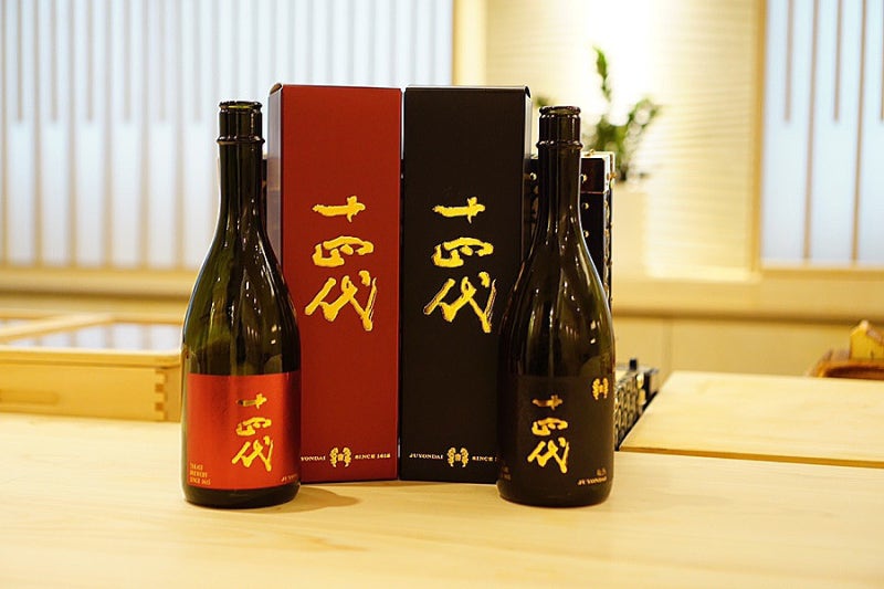 쥬욘다이 레드 / 숙련된 장인의 기술로 탄생한 실크를 연상케 하는 사케(JUYONDAI RED LABEL) : 네이버 블로그