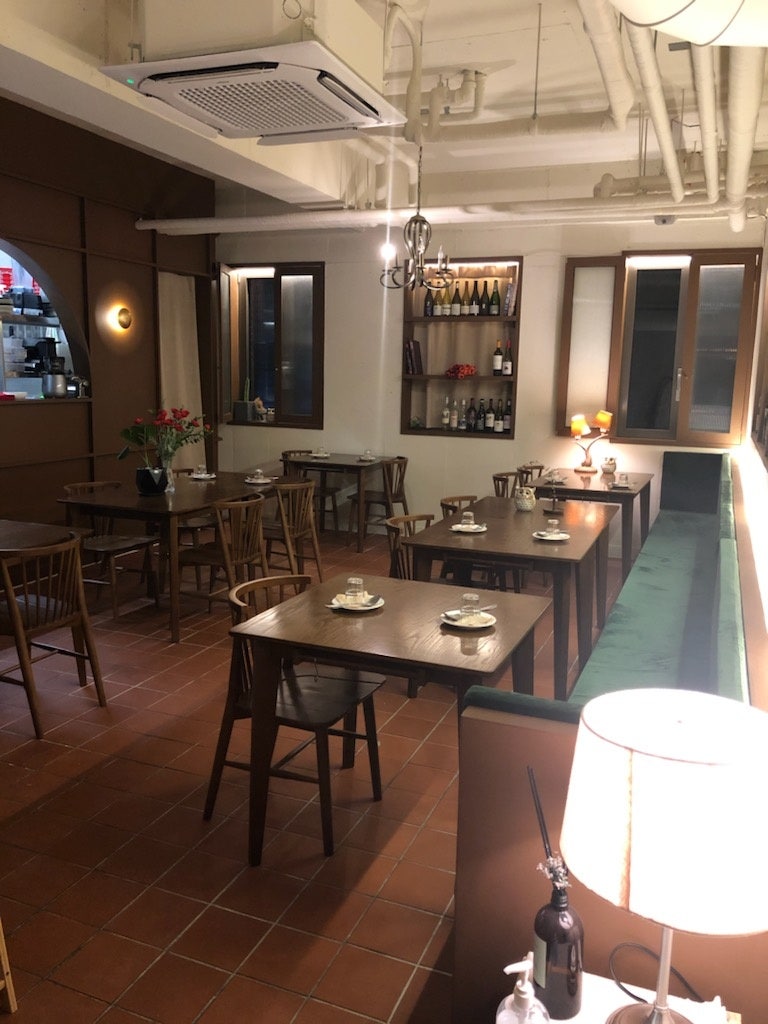 거래완료 보증금6000 월세300 관리비20 권리금7900 562m²성수동 서울숲 아뜰리에길 메인 빈티지한 무드의 2