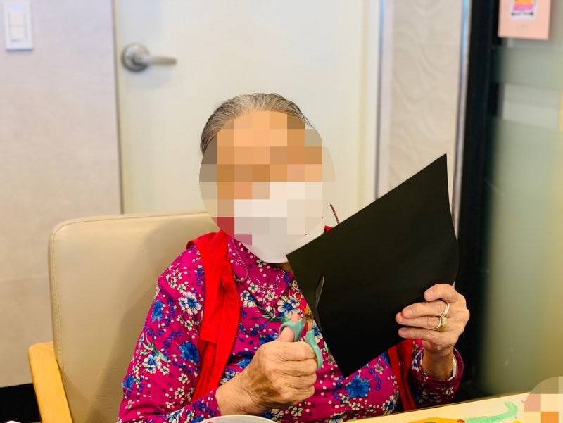 일산동구데이케어센터미술프로그램종이컵 갓 만들기시니어데이케어 주은 일산센터 네이버 블로그