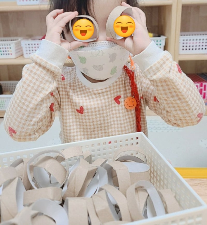 호반아이사랑♡ 만1세발달과정발달수준발달특성 만1세소근육휴지심고리끼우기 만1세쓰기읽기휴지그림위에끼적여요 만1세배변훈련시기 만1