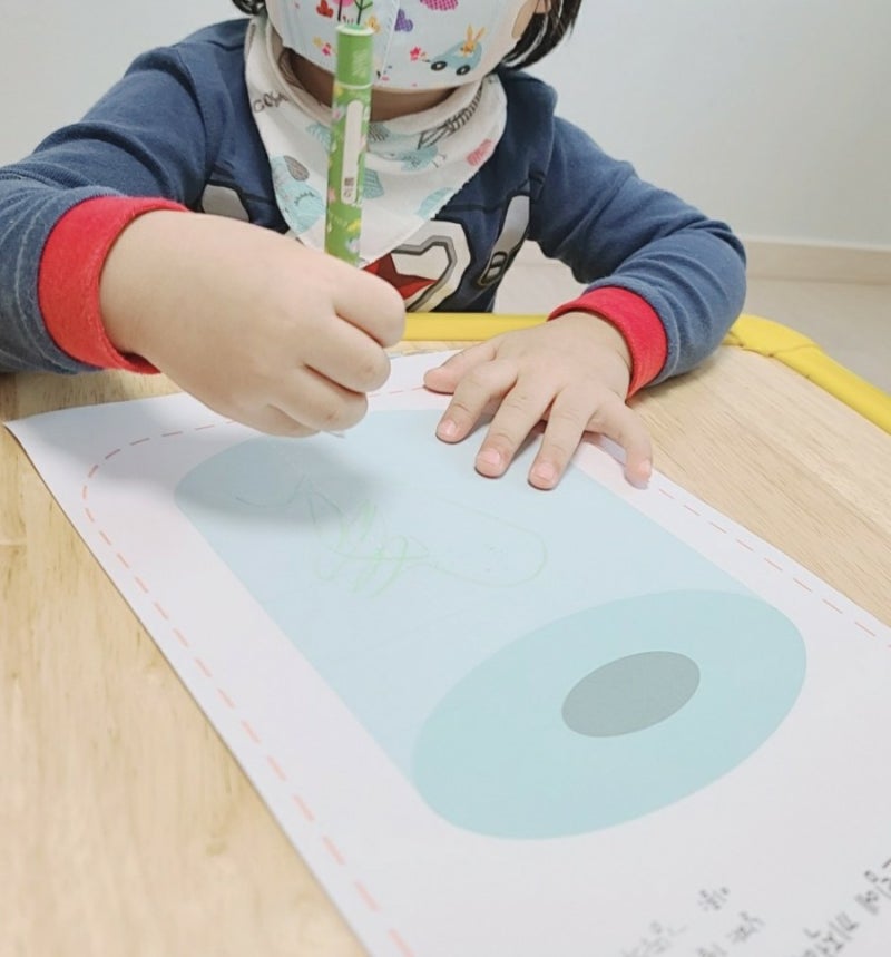 호반아이사랑♡ 만1세발달과정발달수준발달특성 만1세소근육휴지심고리끼우기 만1세쓰기읽기휴지그림위에끼적여요 만1세배변훈련시기 만1