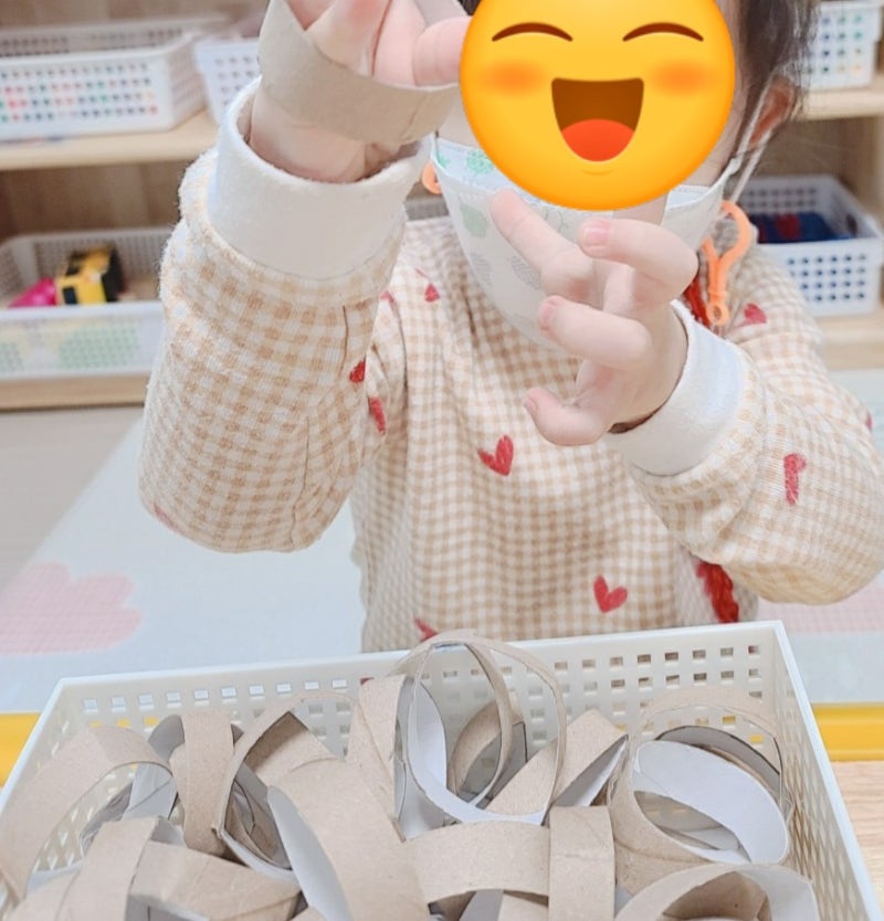 호반아이사랑♡ 만1세발달과정발달수준발달특성 만1세소근육휴지심고리끼우기 만1세쓰기읽기휴지그림위에끼적여요 만1세배변훈련시기 만1