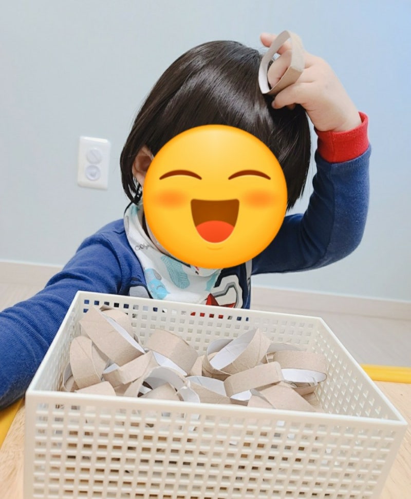 호반아이사랑♡ 만1세발달과정발달수준발달특성 만1세소근육휴지심고리끼우기 만1세쓰기읽기휴지그림위에끼적여요 만1세배변훈련시기 만1