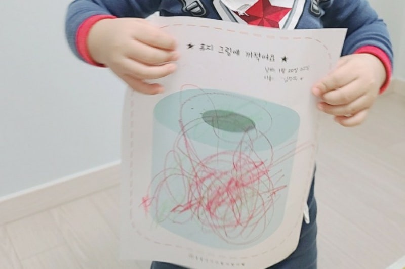 호반아이사랑♡ 만1세발달과정발달수준발달특성 만1세소근육휴지심고리끼우기 만1세쓰기읽기휴지그림위에끼적여요 만1세배변훈련시기 만1