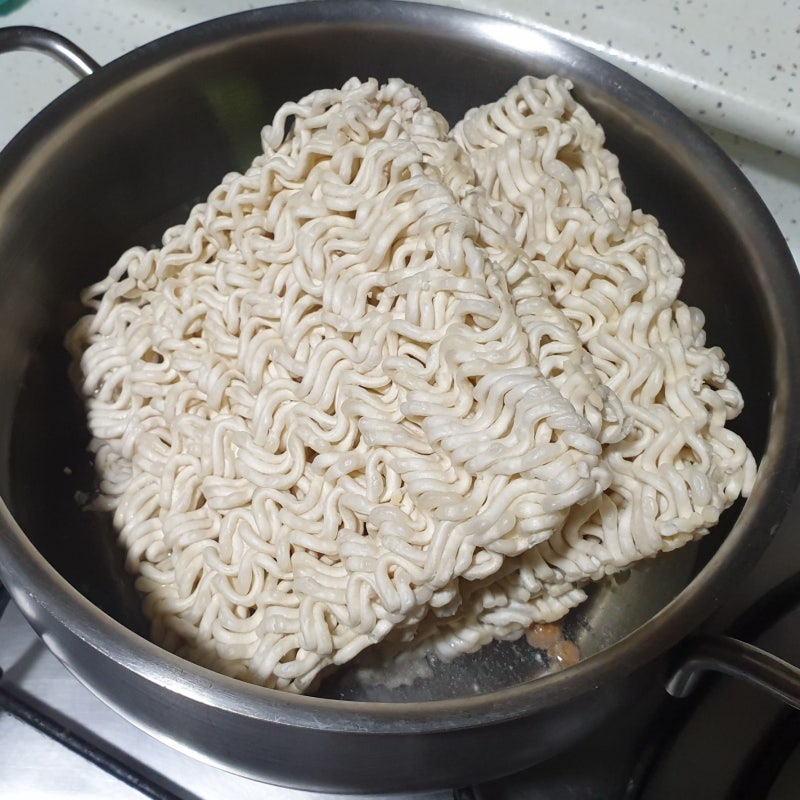 삼양 짜짜로니 짜장면 짜장라면 먹어보았습니다 봉지 자장면 칼로리 열량 영양성분정보 조리법 맛 후기 네이버 블로그