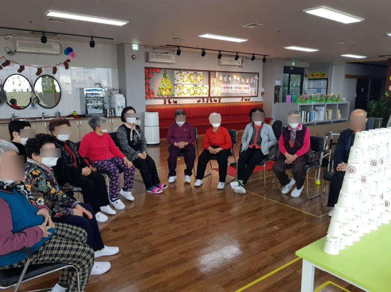 참조은재활주간보호센터::종이컵무너뜨리기,낱말퍼즐,실버체조 : 네이버 블로그