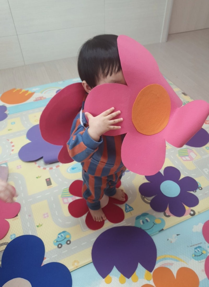 호반아이사랑♡ 만1세발달과정발달수준발달특성 만1세탐색내서랍장을찾아요 만1세스티붙이기놀이 만1세의사소통이해능력 만1세음악퍼포먼스