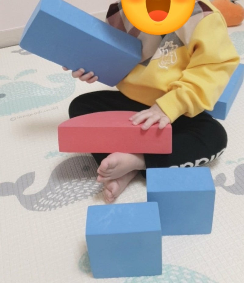 호반아이사랑♡ 만0세발달과정발달수준발달특성 만0세감각탐색선생님과블록을쌓아요 만0세역할어린이집가방으로놀이해요 만0세어린이집적응하기