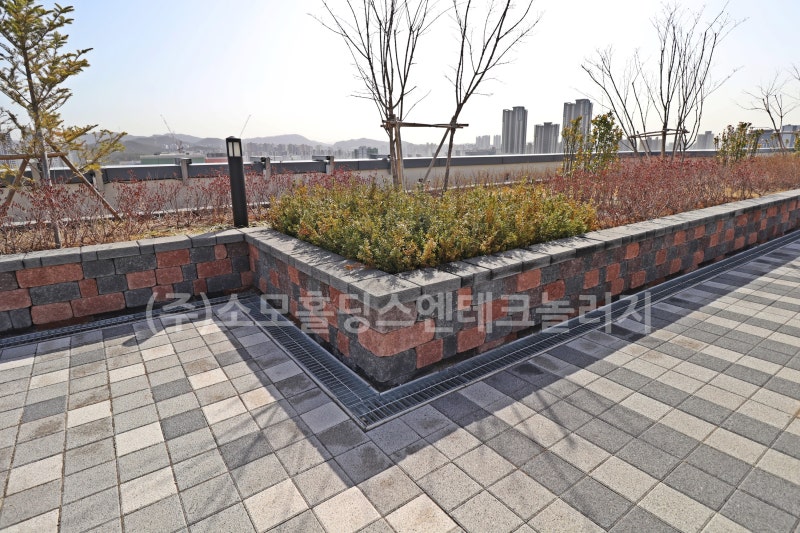 조경블럭경관블럭 컨츄리매너블럭 옥상조경옥상정원화성시 더퍼스트타워 2차 매너블럭 컨트리매너블럭컨추리매너플랜터