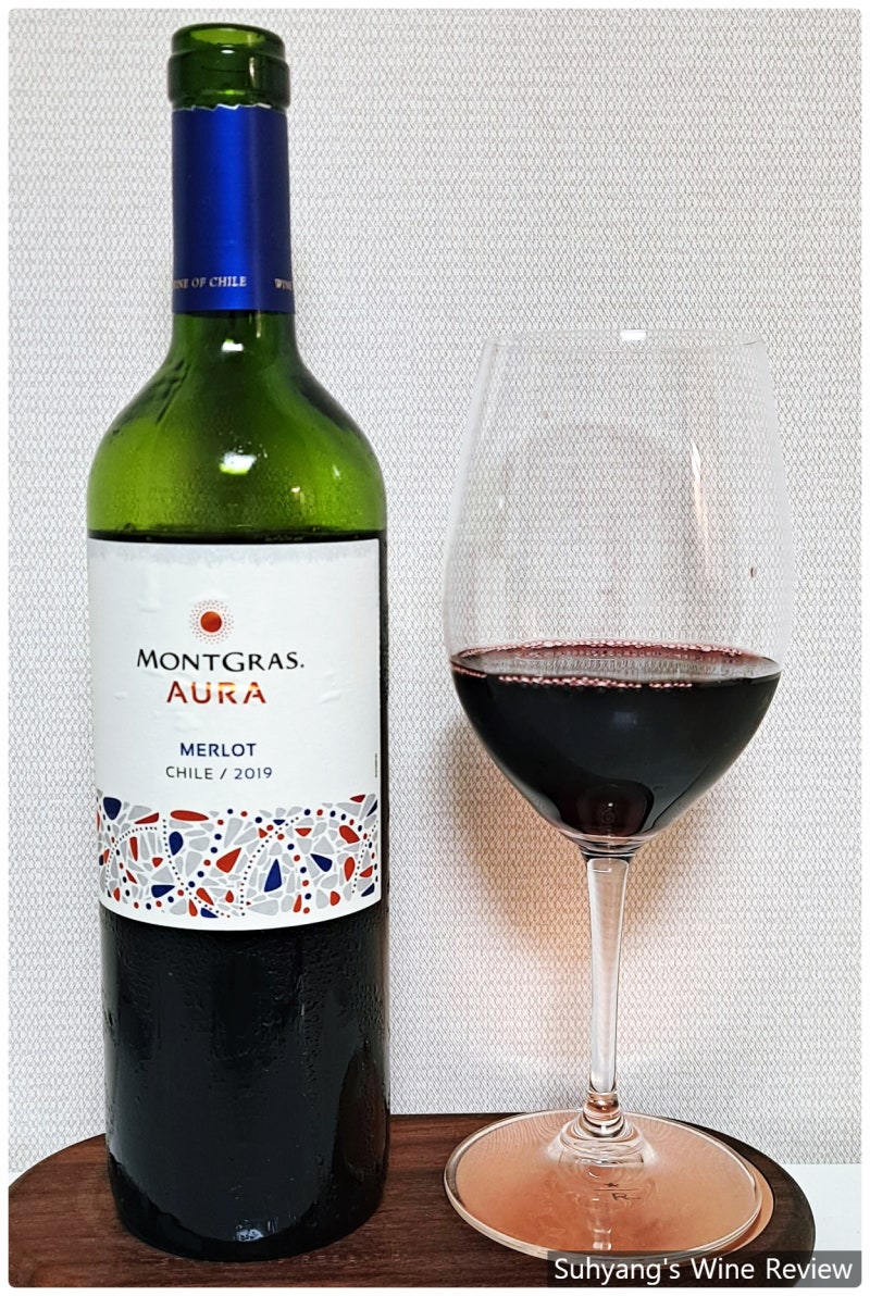 몽그라스 아우라 메를로 2019(Montgras Aura Merlot 2019), 흙향과 붉은 과일 풍미가 돋보이는 신대륙 ...
