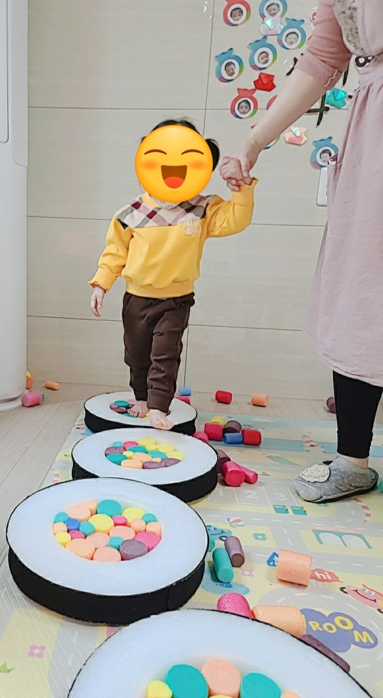 호반아이사랑♡ 만1세발달과정발달수준발달특성 만1세듣기말하기읽기친구이름을알아요 만1세음악동작아메리칸패트롤들으며북을쳐요 만1세악기