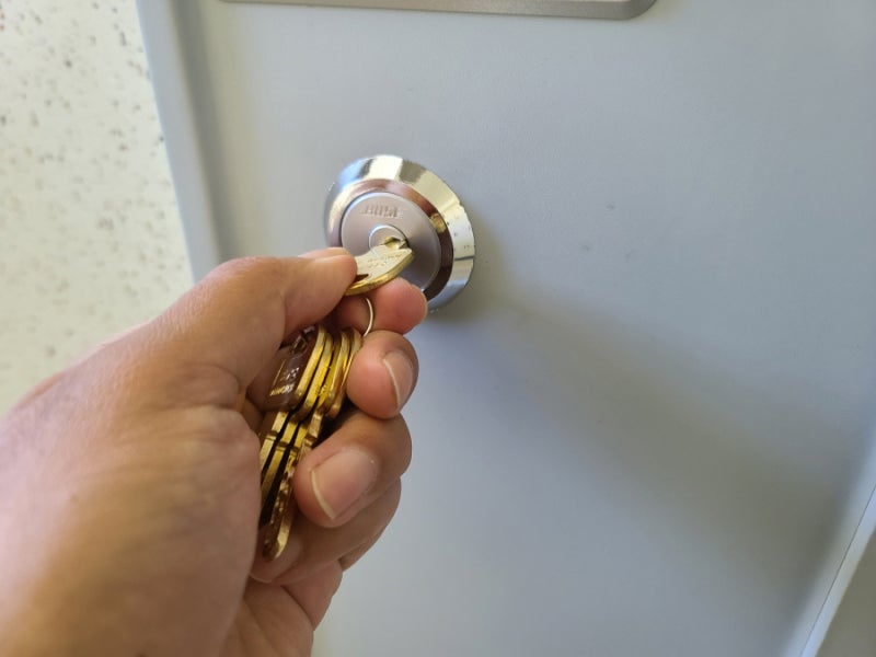 집안에서 못나가게 잠구는 치매환자용 양방향 도어락 열쇠 잠금장치 설치 : 네이버 블로그