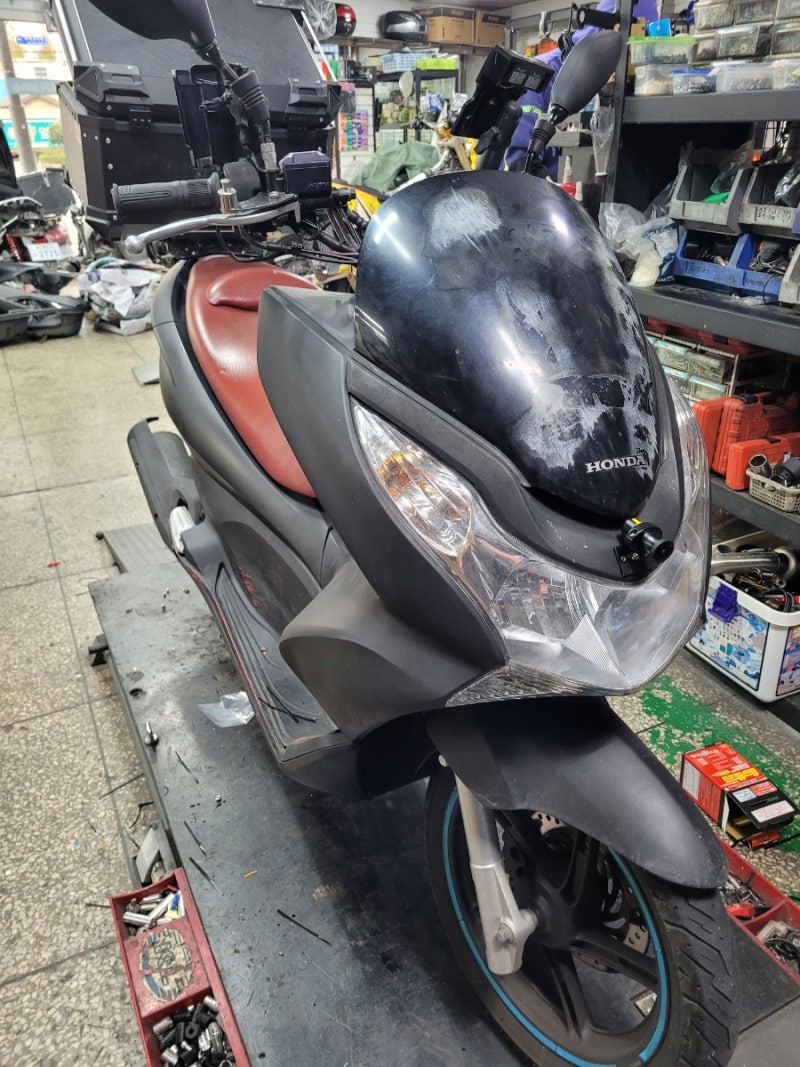 혼다 Pcx 125 키지마 바이크전용 열선그립 및 2채널 블랙박스 장착 바이크브로스 방한토시 장착 부산대왕모터스 네이버 블로그