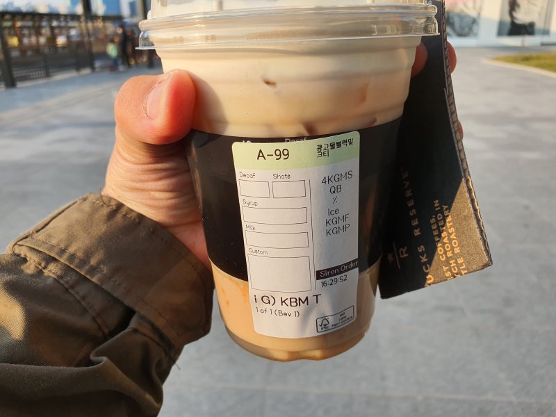 동탄역 카페 스타벅스 동탄역롯데r점 티바나 전용 메뉴 콩고물 블랙 밀크 티 네이버 블로그