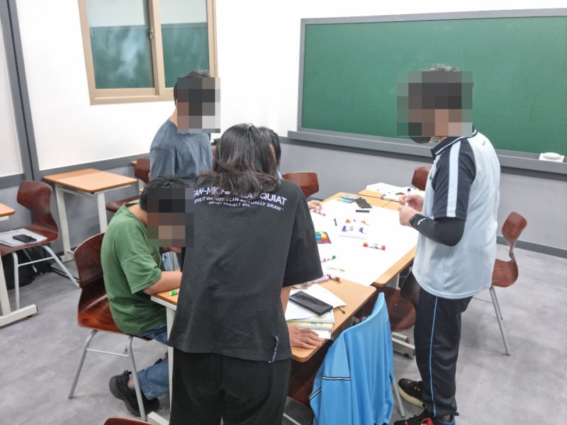 독서 토론 그리고 모둠별 탐구보고서 작성까지 스스로 알아서하는 사직동 장독대국어논술학원 예비중1 논술 수업 들여다보기