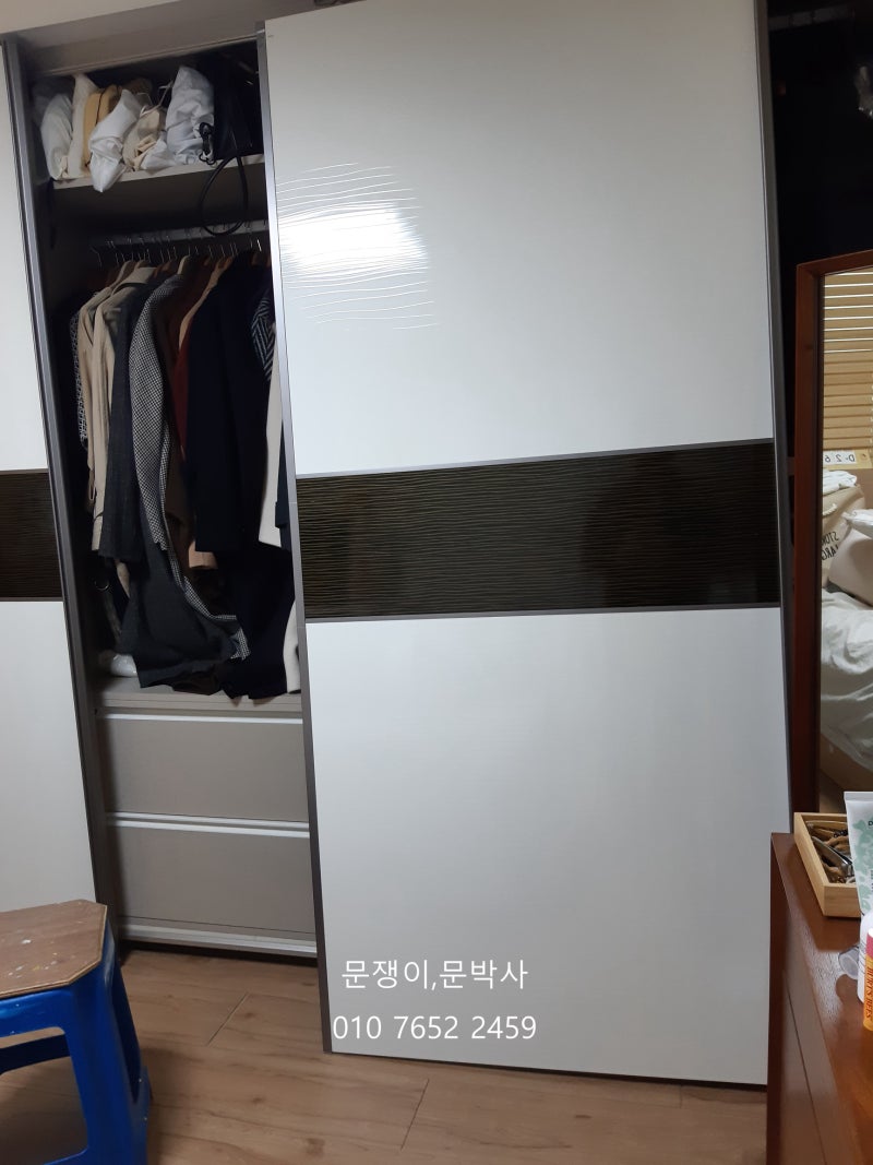 천안 평택 미닫이문수리 문짝 슬라이딩미닫이문수리 미닫이문레일수리 가구미닫이문수리중문수리방문짝수리출장방문고장수리전문