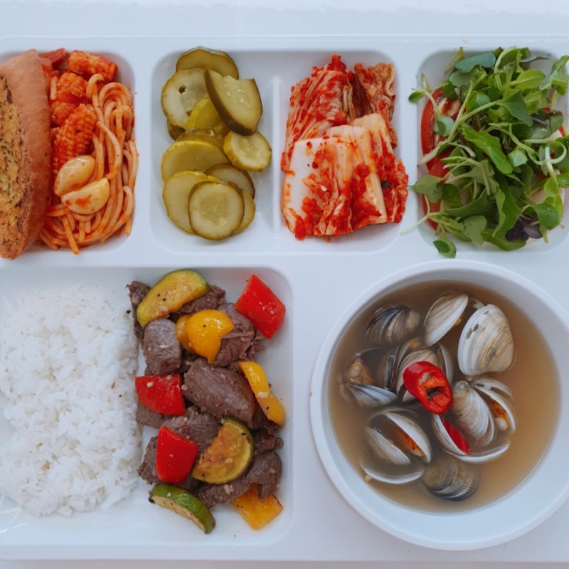 단체급식 11월식단표구내식당 특식메뉴등심찹스테이크해물토마토파스타채소볶음밥 모시조개탕카프레제샐러드 만들기급식 레시피