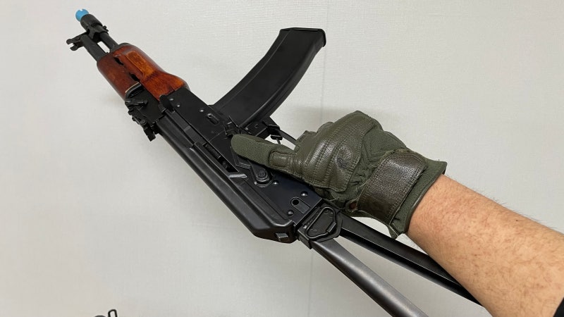 AK-105 레트로 커스텀 프로젝트 03 - 오리지널 베이클라이트 피스톨 그립 장착 : 네이버 블로그