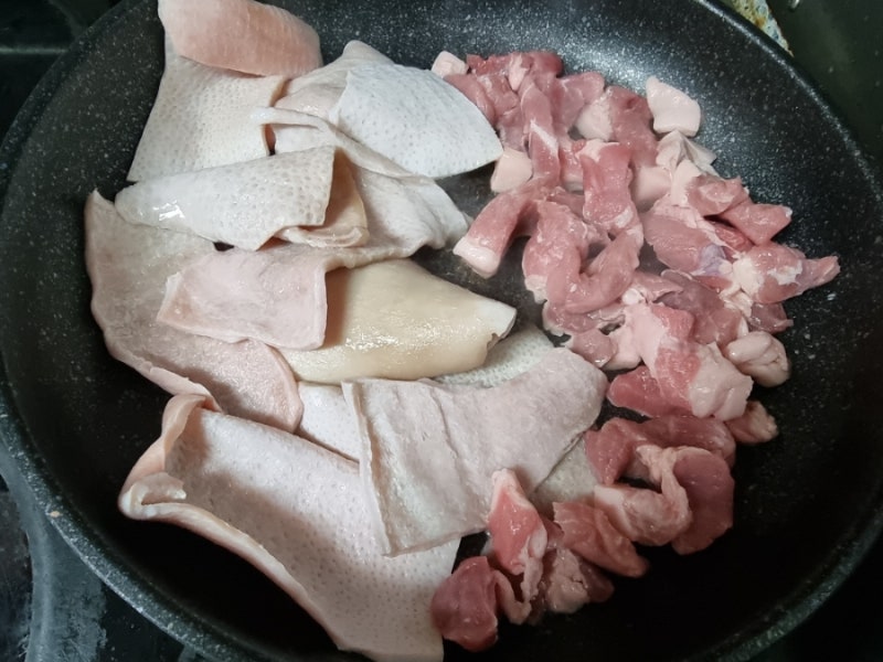 돼지 껍데기 집에서 맛있게 만드는 법 매콤하고 고소하면서 쫀득한 돼지껍질 요리 양념 레시피 제대로 먹어봅니다 네이버 블로그