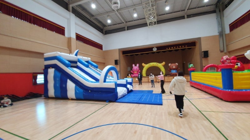 매봉초등학교 병설유치원 체험놀이터상상놀이터 찾아가는 놀이동산~~ 에어바운스 설치완료 네이버 블로그