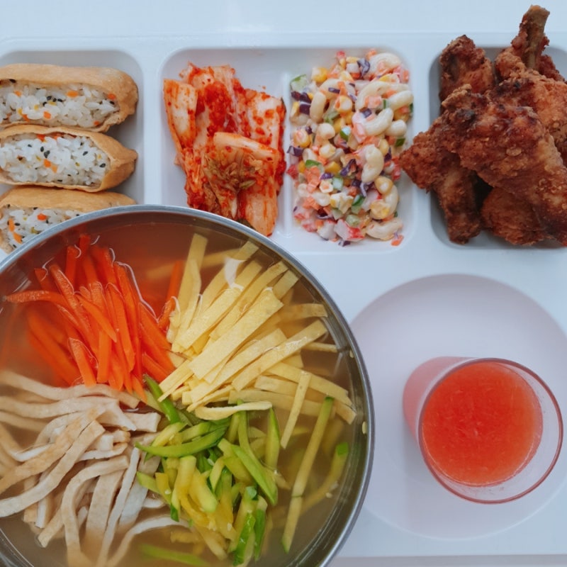 단체급식 메뉴모음찬바람불땐 잔치국수 유부초밥 후라이드치킨 마카로니샐러드 자몽에이드 만들기12월 구내식당 식단표와