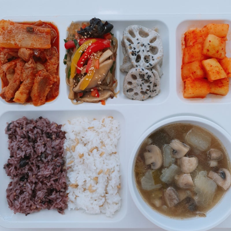 단체급식 메뉴모음한우양송이무국 돼지김치두루치기 한식잡채 연근흑임자무침 만들기12월 구내식당 레시피 및 식단표 네이버 블로그