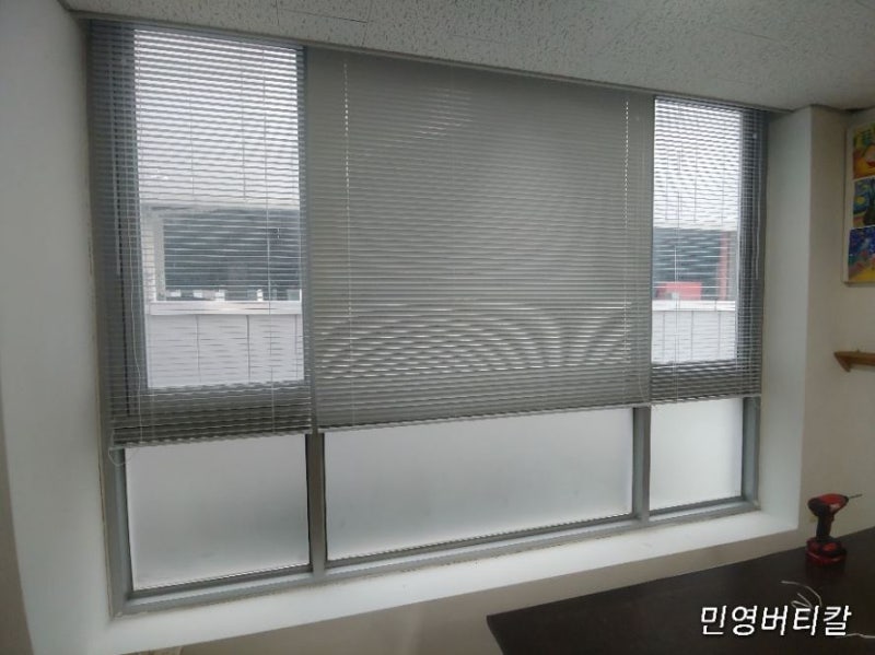 서울 마포구 상암동 상가건물 상가빌딩 알루미늄블라인드 철제블라인드 설치 콤비블라인드 우드블라인드 버티컬 버티칼 홀딩도어자바라