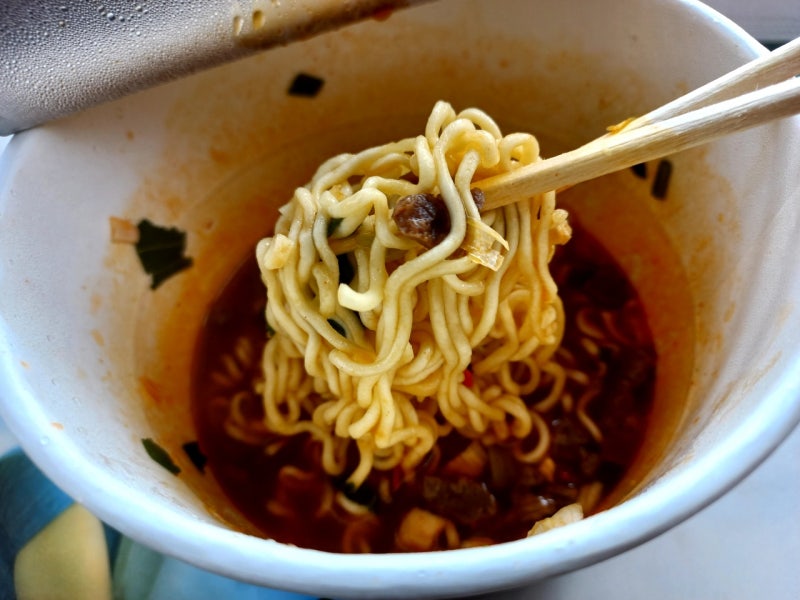 신라면 컵라면 스프 맛 가격 칼로리 영양성분 나트륨 수치 정보 네이버 블로그