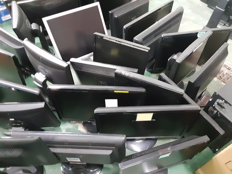 부산 000 공공기관 저장장치 대량 천공 기타 Oa 장비 매입 부산 기업체 공공기관 저장장치 폐기 컴퓨터 모니터 대량 매각