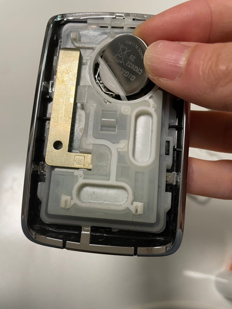 [TIP] SM6/QM6 스마트키 건전지(전지, 배터리) 셀프 교체 방법 : 네이버 블로그