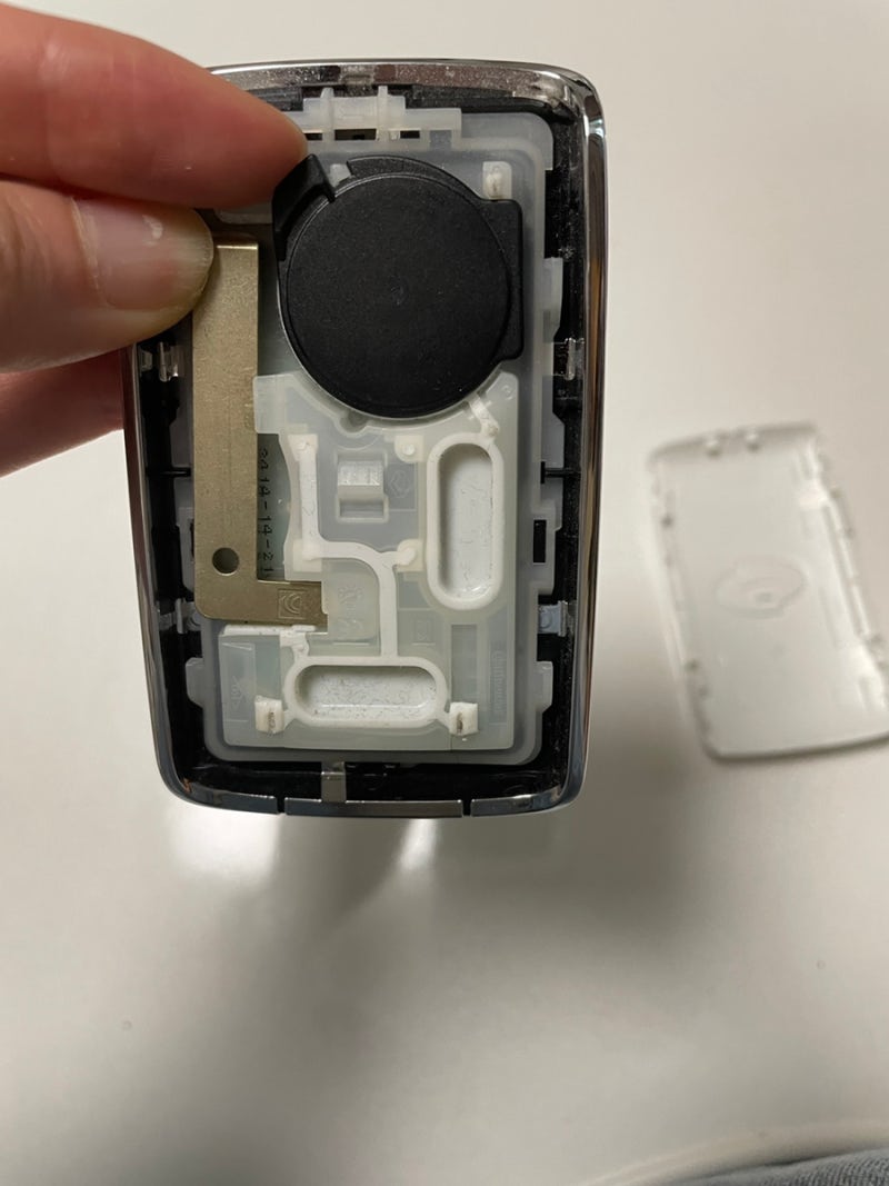 [TIP] SM6/QM6 스마트키 건전지(전지, 배터리) 셀프 교체 방법 : 네이버 블로그