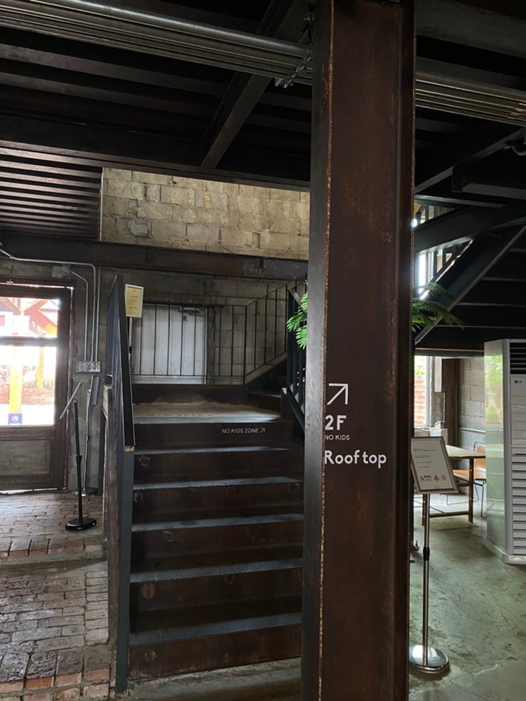 군산 루프탑 대형카페 : 올드브릭(OLD BRICK) / 근대역사박물관 초원사진관 철길마을 포토존 : 네이버 블로그
