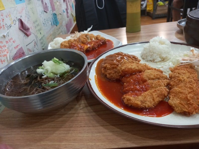 서울대입구역 맛집 봉이돈까스 돈까스 치킨까스 생선까스 모듬돈까스 2500원 냉모밀 치즈 쭉쭉 늘어나는 양념치즈돈까스