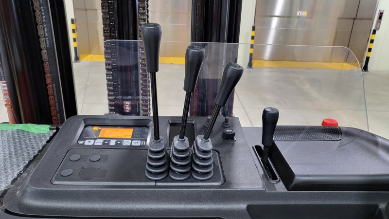 [토요타지게차] 지게차계의 걸작! 도요타 리치 지게차 · 입승식 지게차 · 입식 지게차 "8FBR 시리즈" 소개 : 네이버 블로그