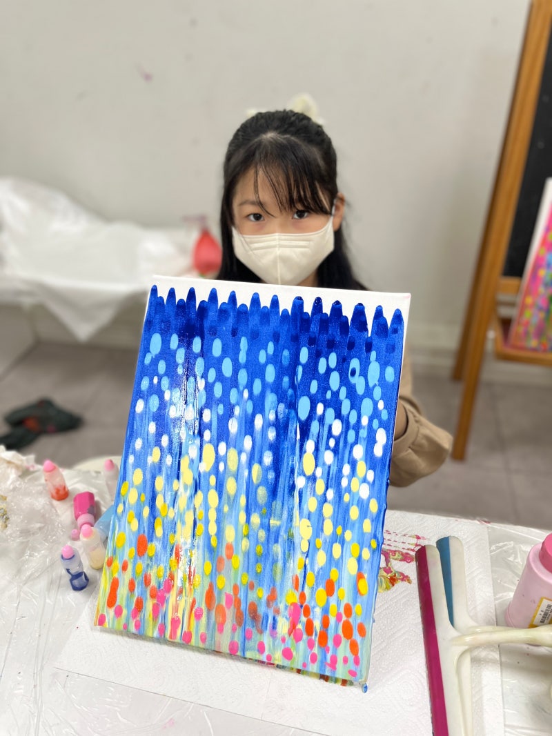 기법활용물감이방울방울백드롭페인팅물감페인팅스퀴시활용그림액자대전미술학원대전바우처아트키즈팩토리어린이미술활동