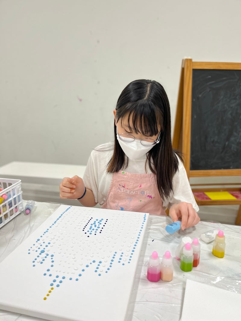 기법활용물감이방울방울백드롭페인팅물감페인팅스퀴시활용그림액자대전미술학원대전바우처아트키즈팩토리어린이미술활동