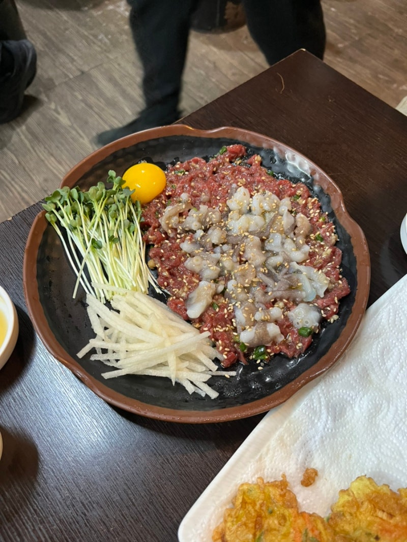 인현시장 노포 충무로 구룡포 육전 육회 탕탕이 안주 맛집 네이버 블로그