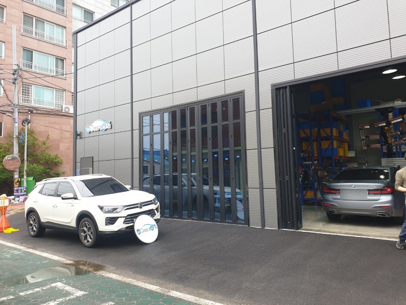코란도 앞유리교체 돌빵칩으로 파손된 뷰티풀 Korando 정품 전면유리교체 및 솔라열차단썬팅 장착설치 소개와 내 자동차유리