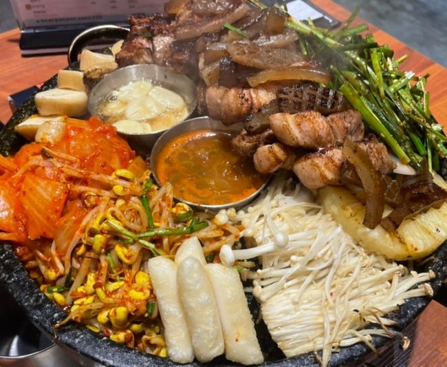 울산우정동 심돈 울산 혁신도시 맛집 점심한정메뉴 솥밥과 듀록돼지 모두 먹어본 후기 네이버 블로그