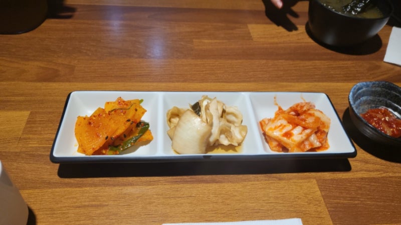 여의도 맛집 유쾌한접시 오늘같이 비오는 날 ☔️ 간장육회비빔밥and해물김치전 대추천 네이버 블로그