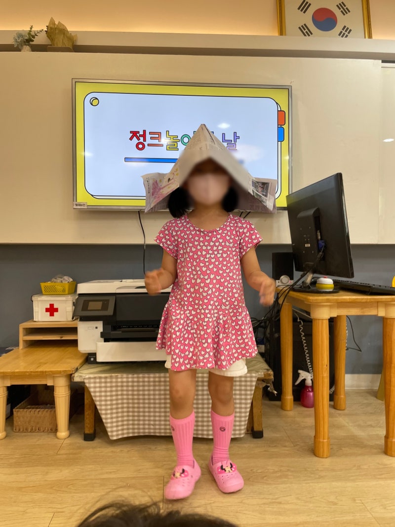 [부산 초읍동 예종유치원] 정크놀이: 신문지 놀이 : 네이버 블로그