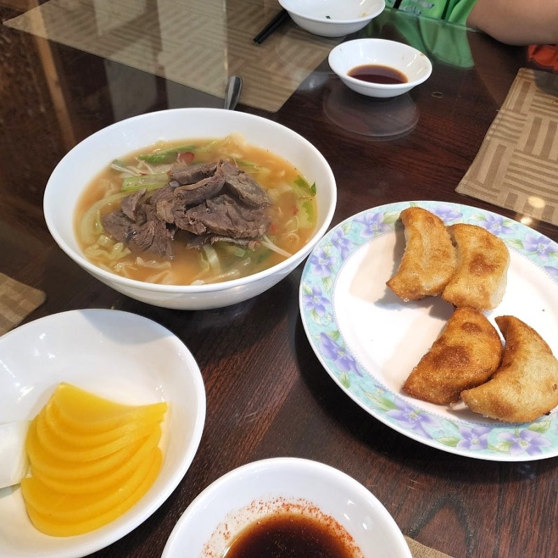 수원 행궁동 중국식 요리 노포 군만두 쇠고기탕면 맛집 주차팁 짜장면 짬뽕은 메뉴에 없어요.내돈내산 : 네이버 블로그